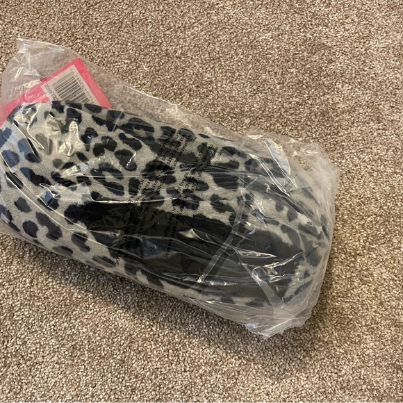 Isaac Mizrahi | Shoes | Issac Mizrahi Cozy Slippers | Poshmark